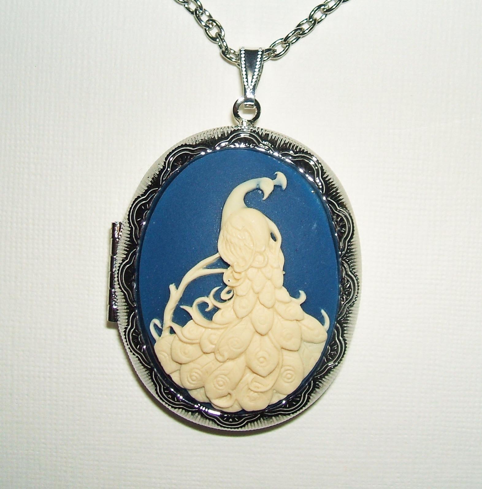 Peacock Cameo Necklace Locket Pendant Beautiful Bird Cascading Tail ...